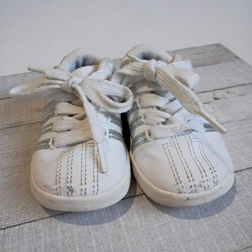 K-Swiss | Shoes | Kswiss Kids Size 5c Sneakers In White And Silver Has ...